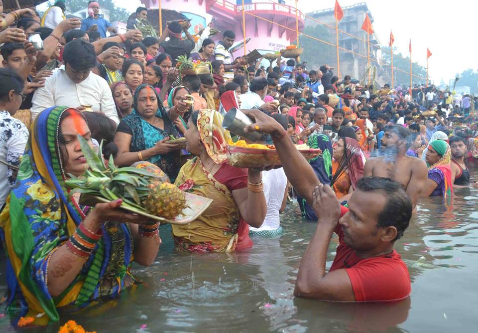 Varanasi View: Thousands offer Arghya to rising Sun
