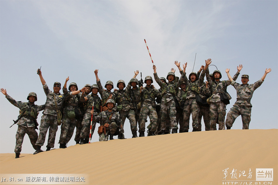 Asian Defence News: Chinese PLA soldiers practice fighting in the desert