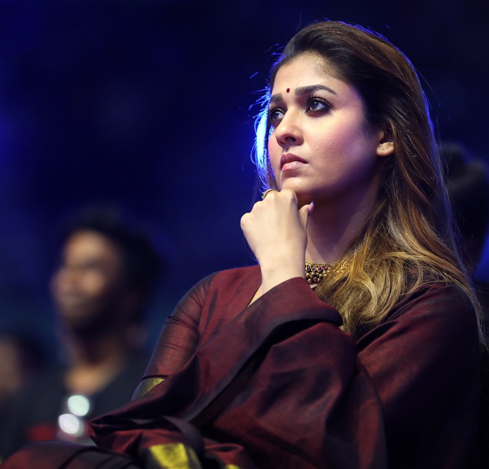 Nayanthara New Saree Stills At Zee Cine Awards Tamil 2020