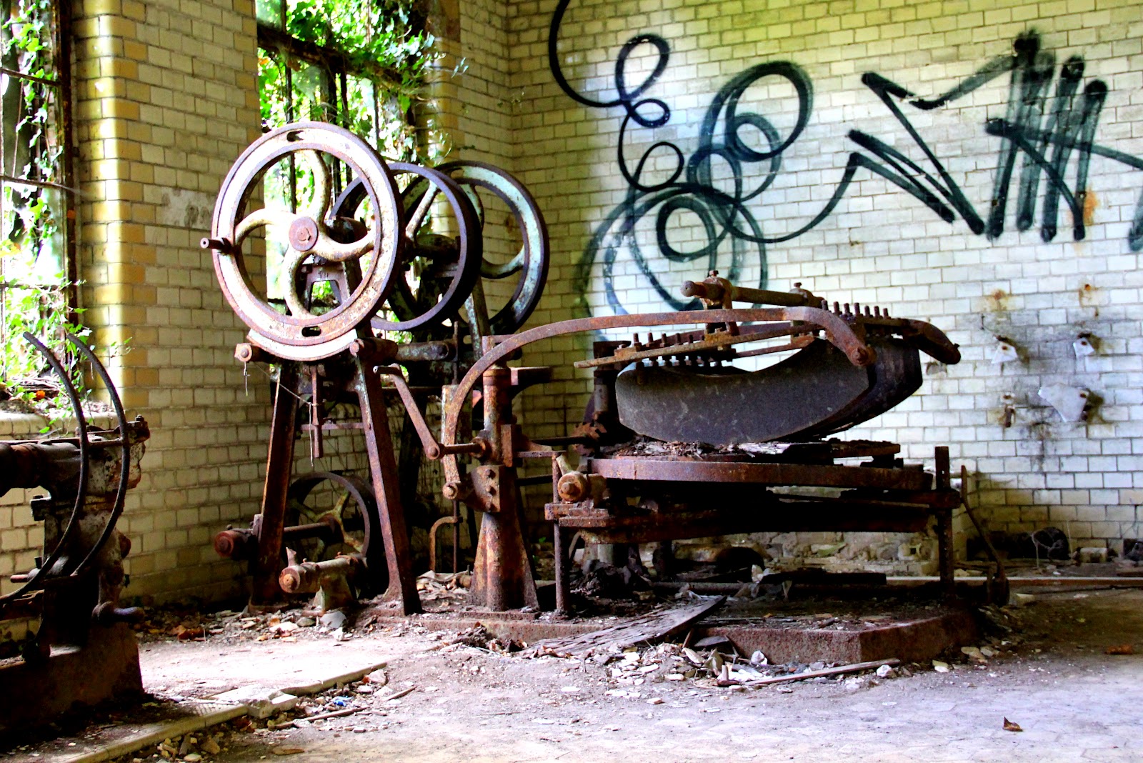Haunted by history, the ghosts of Beelitz-Heilstätten - Abandoned Berlin