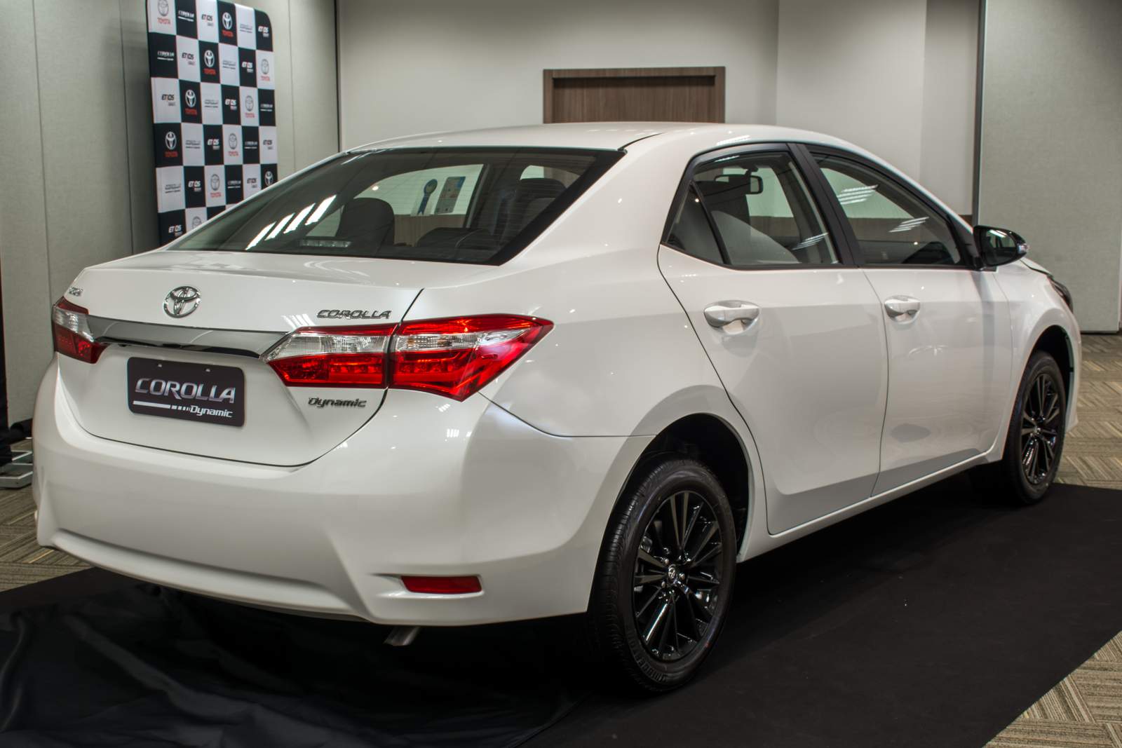 Toyota Corolla 2017 Dynamic: fotos, preços e especificações | CAR.BLOG.BR