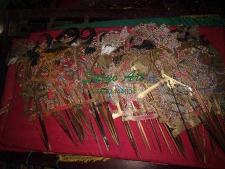 Jual Wayang Kulit Kuno Satu Peti / Kotak / Set | Jual Wayang Kulit ...