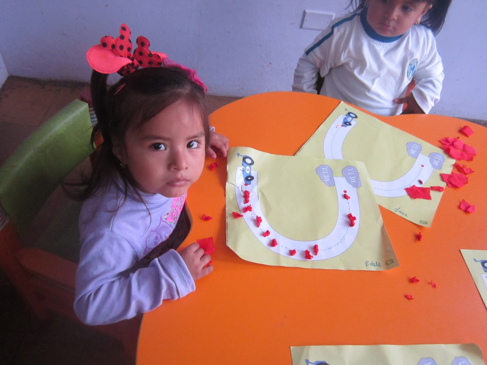 2 AÑOS - ABEJITAS: TECNICA DEL EMBOLILLADO