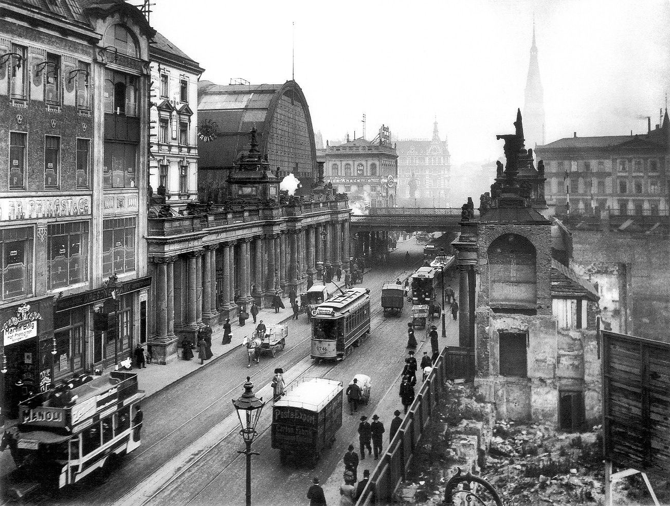 beyond the horizon of the place we live...: back to 1900s - Germany, Berlin