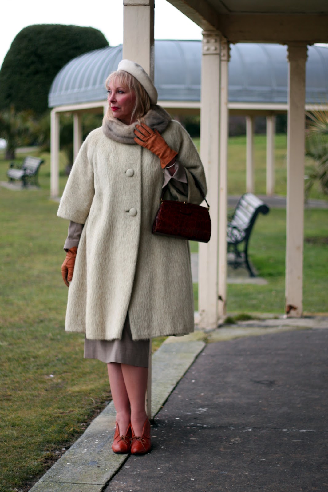 Laura Whittaker Photography: Vintage Lady Location Shoot