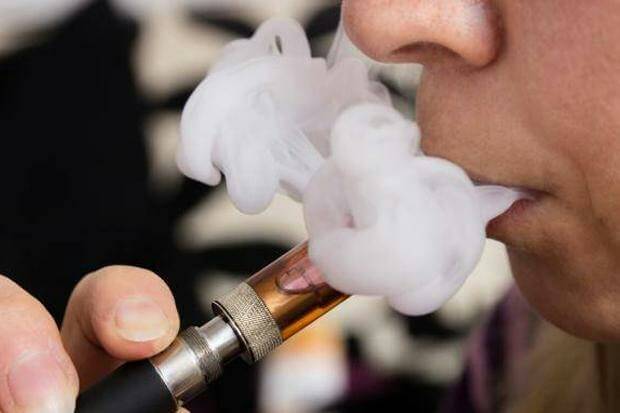 Asap Vape Tetap Berbahaya Bagi Perokok Pasif ? - Nanisa Indra