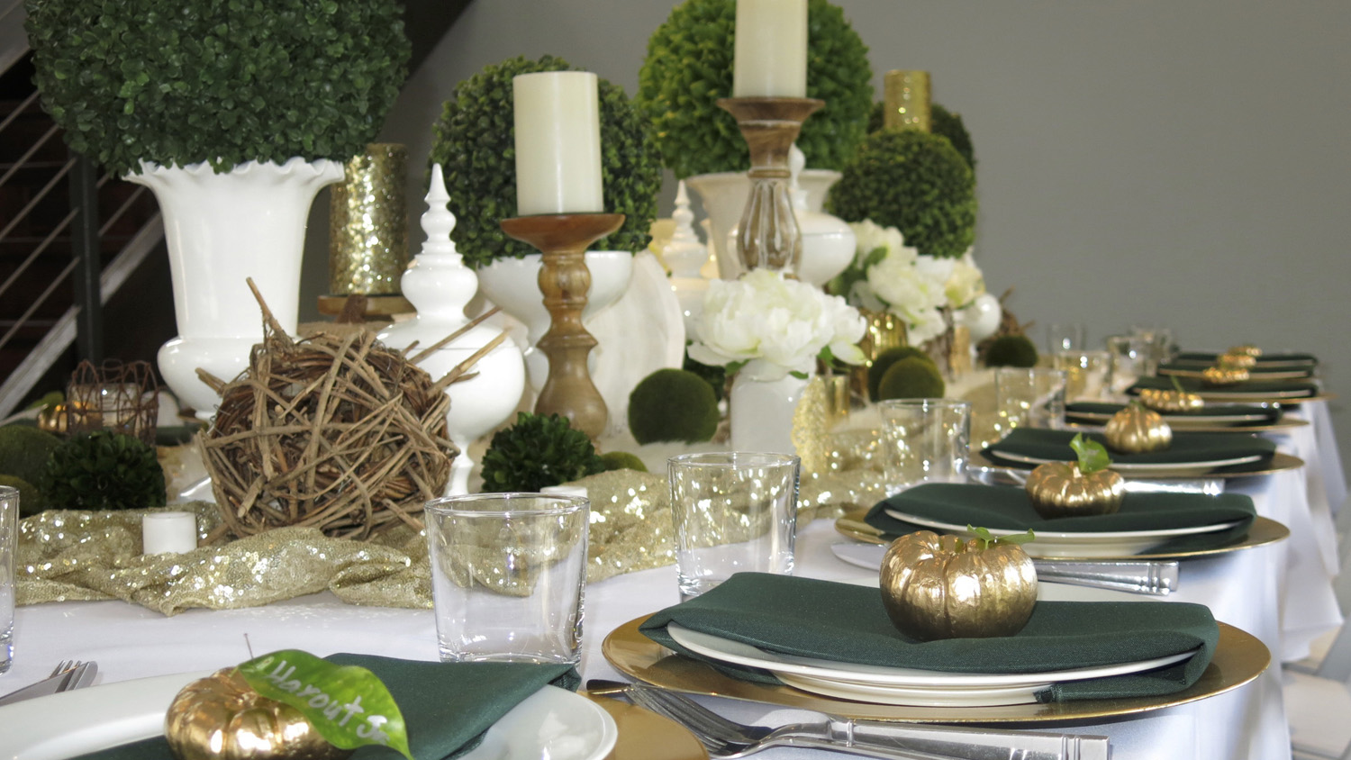 A Modern Glam Thanksgiving Dinner
