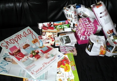Used magazine or newspaper for gift wrapping! - Mommy Levy