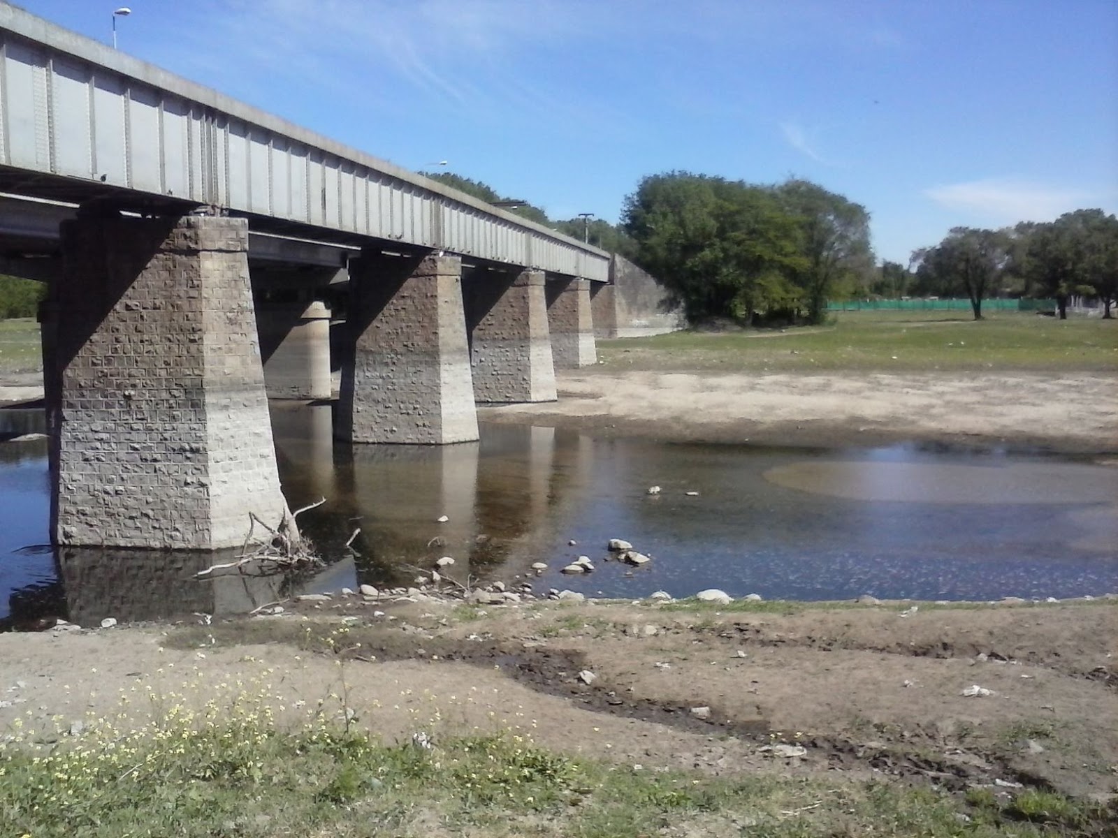 CORDOBA EN FOTOS: Puente ferroviario sobre el río Cosquín