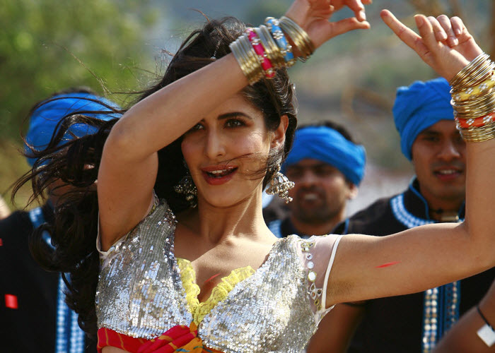 only-katrina: Hot Wallpapers Of Katrina Kaif Dancing