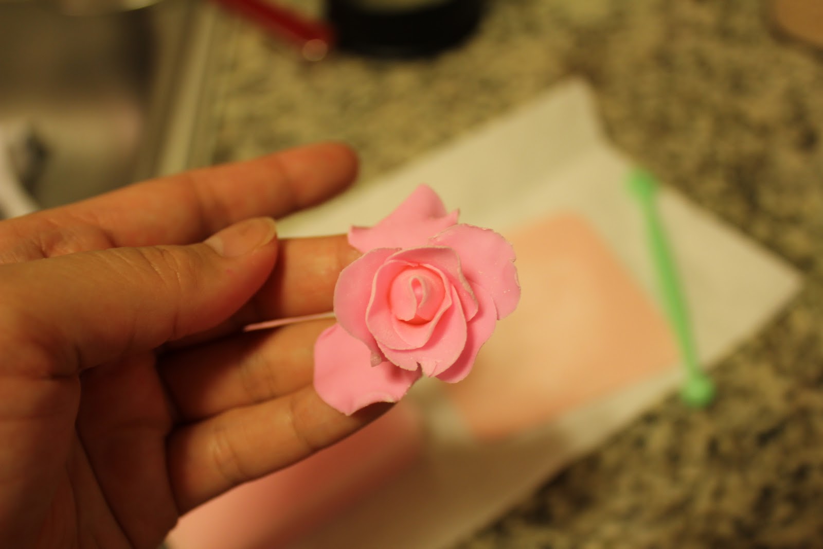 Fondant Roses Tutorial | Gwen's Kitchen Creations