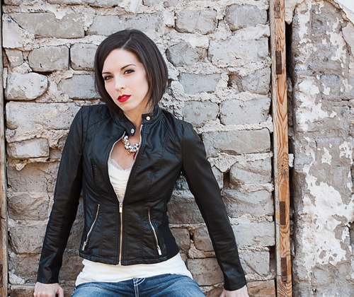 Delicious Reads: Book Review for "Shutter" {by Courtney Alameda}