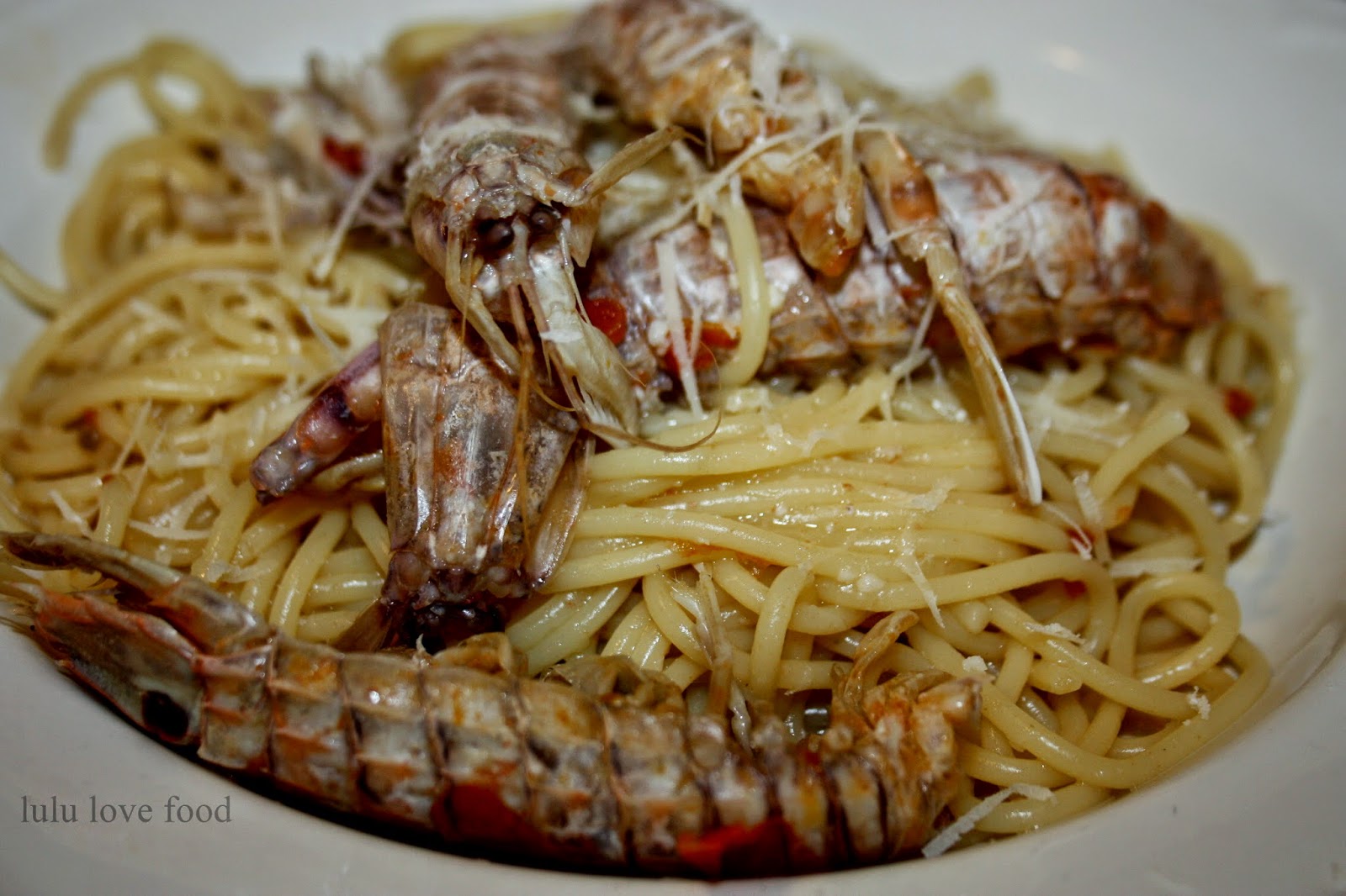 lulu love food and photo: Makarona spageti me gjinkalla deti :)