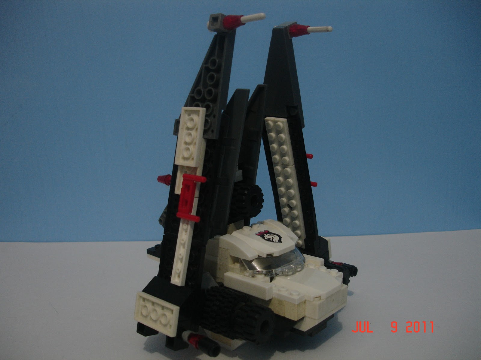 LEGO CREATIONS: Lego Creations 9 - Custom V-19 Torrent Starfighter