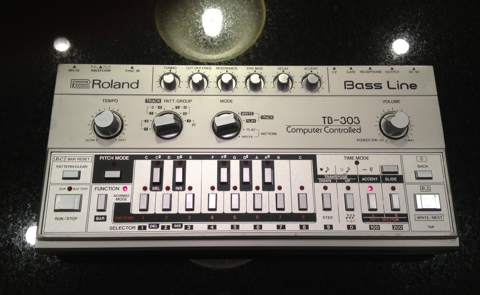 MATRIXSYNTH: Roland TB-303 Bassline Analog Synthesizer