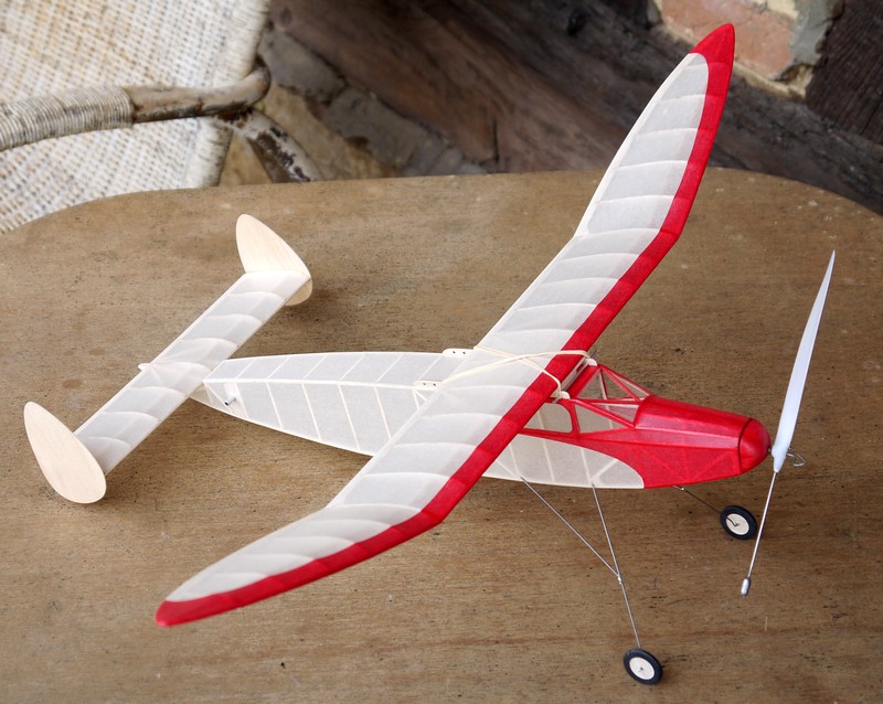 Free Flight -Vintage model airplane- cars-model retro avion et voiture ...