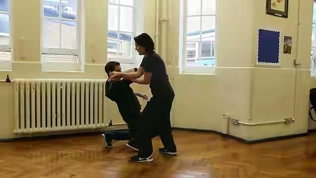Martial arts expert with 35 years experience demonstrates how to evade ...