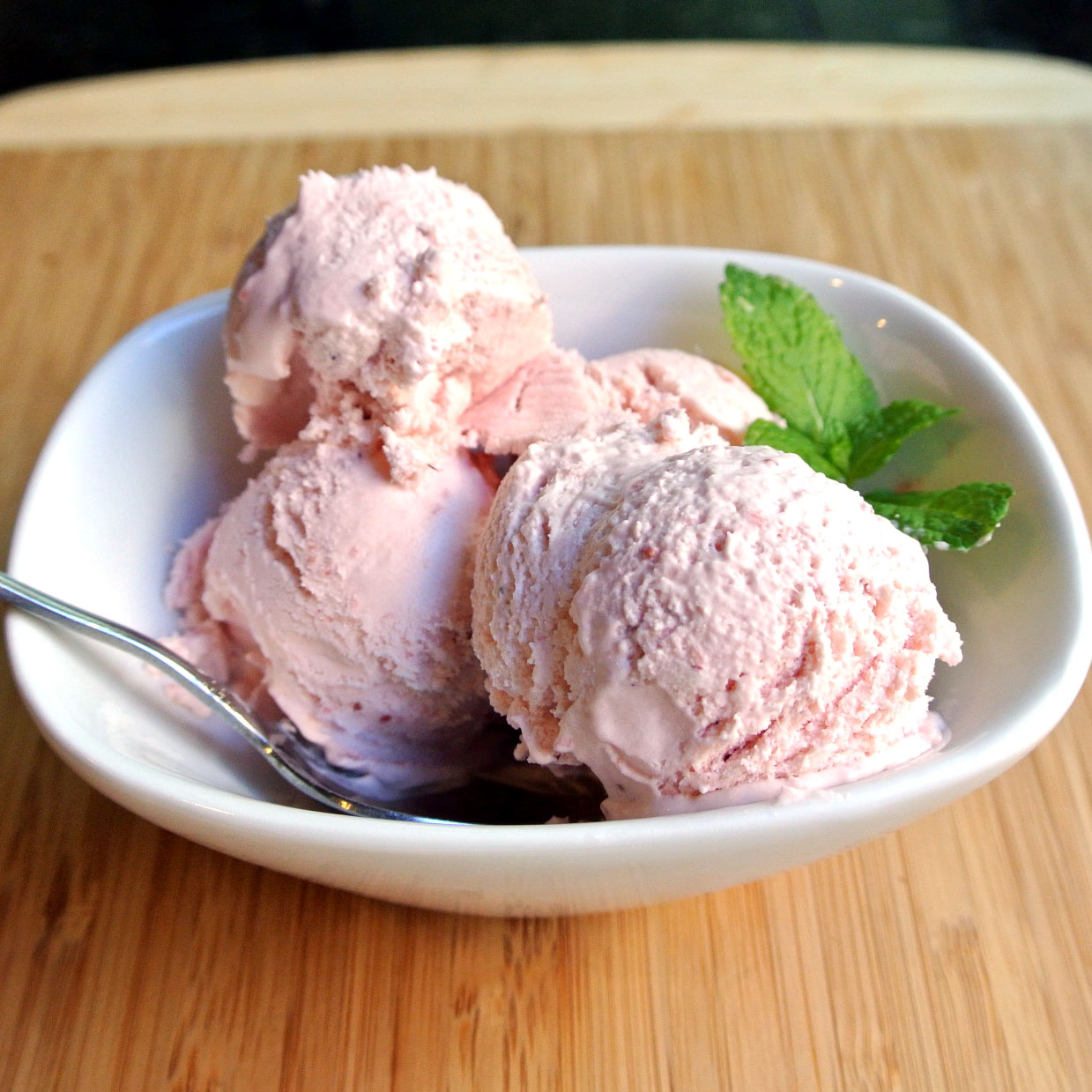 Mom, What's For Dinner?: Strawberry Dream Ice Cream