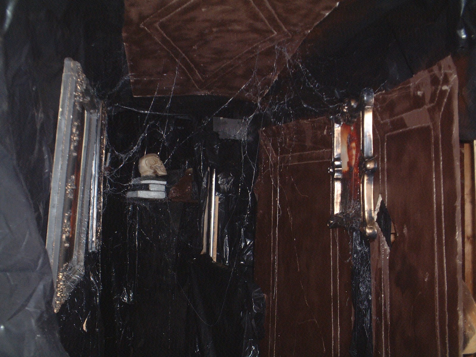 Xtreme Garage Haunting: 2012-Day 10- Scenes from the upgraded Mansion