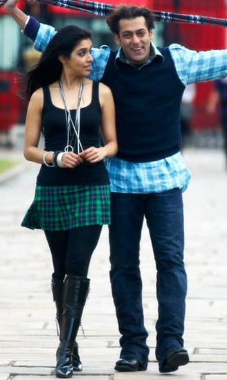 HOT ACTRESSES PICTURES AND GOSSIPS: Hindi Movie Ready Stills Salman ...