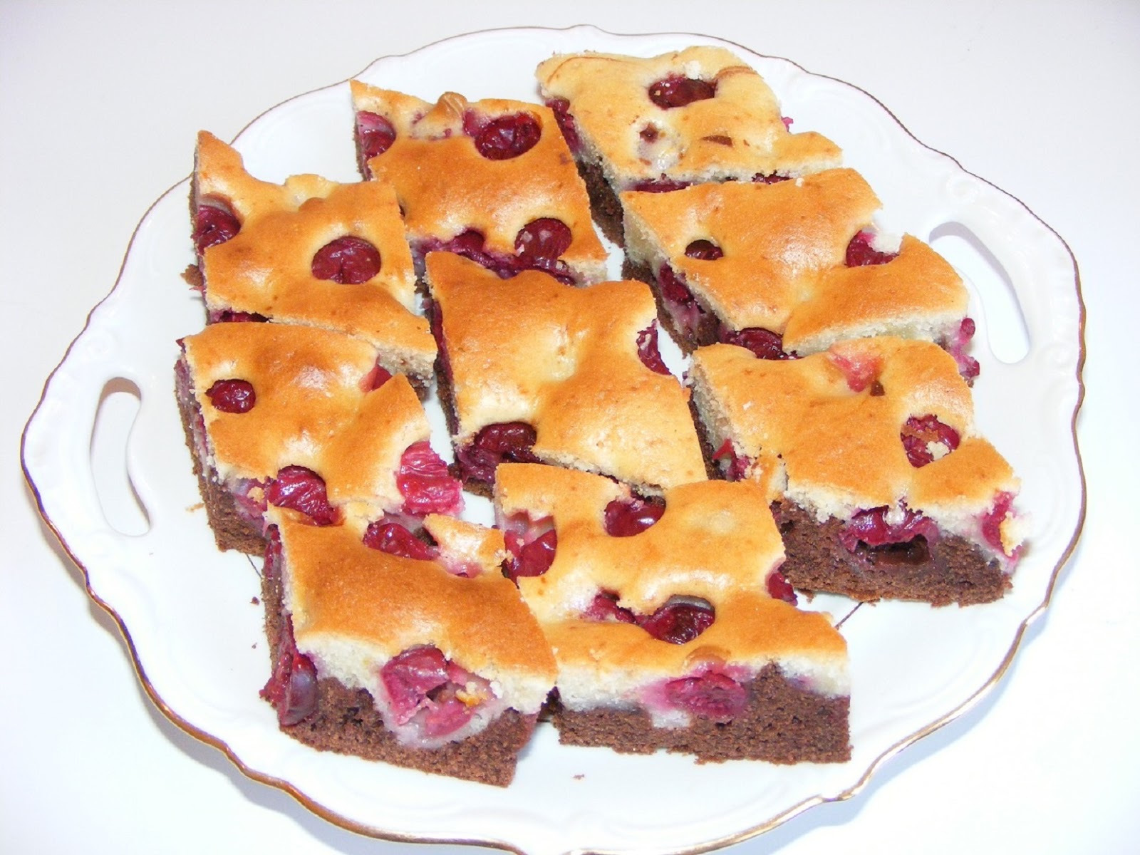 Prajitura cu visine si cacao | Preparatedevis.ro