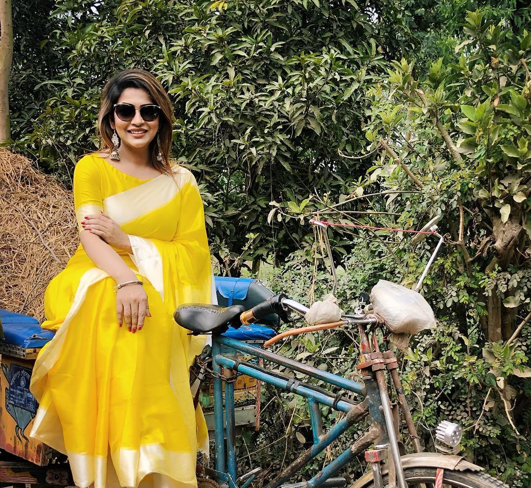 Bangladeshi Actress Azmeri Haque Badhon | Bangladeshi Model Azmeri ...