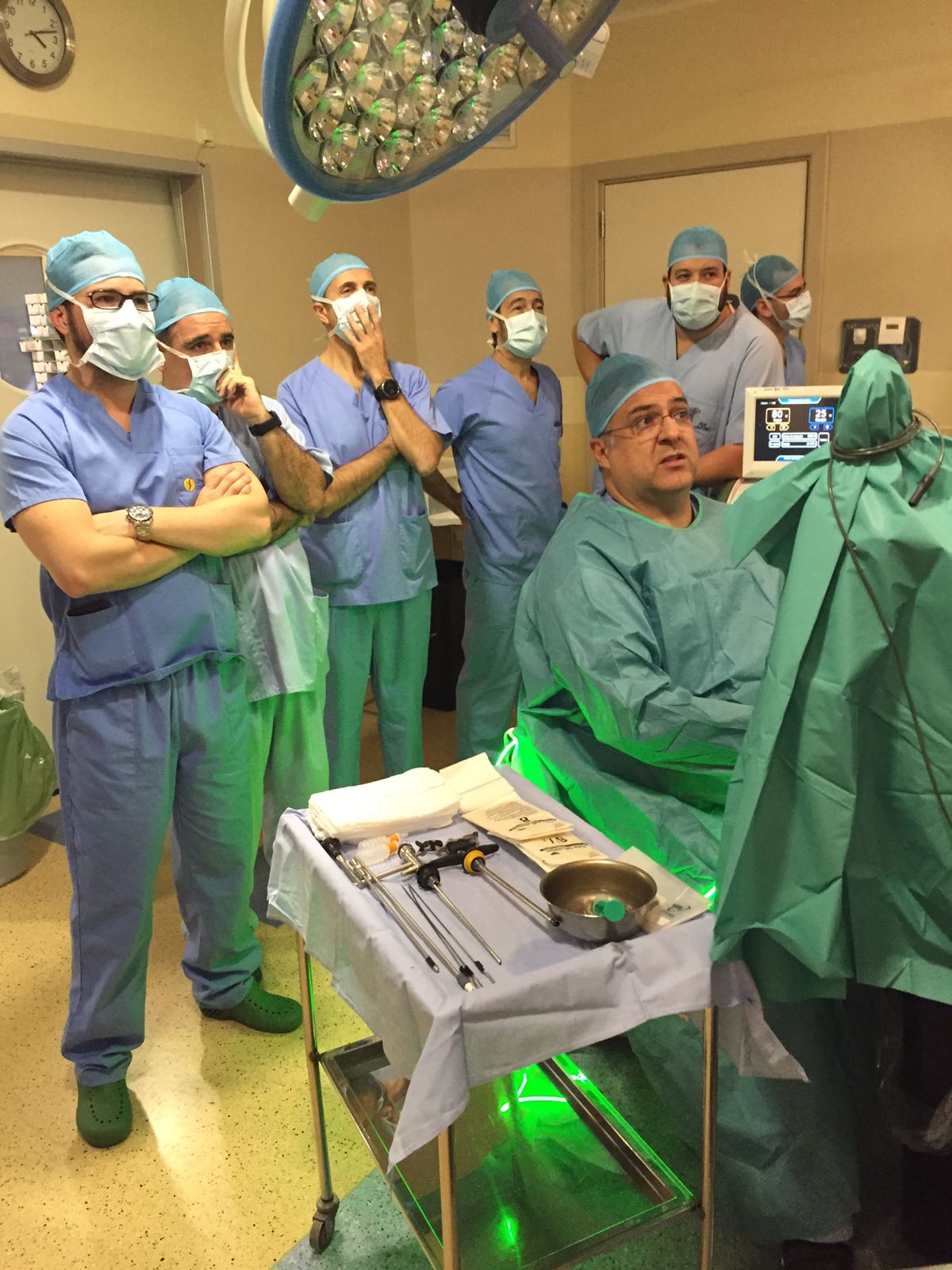 Dr. Fernando Gómez Sancha - English: Visitors to our surgical room