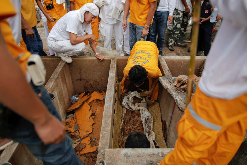 Deformutilation: Ceremonial Cleaning of the Dead in Chonburi