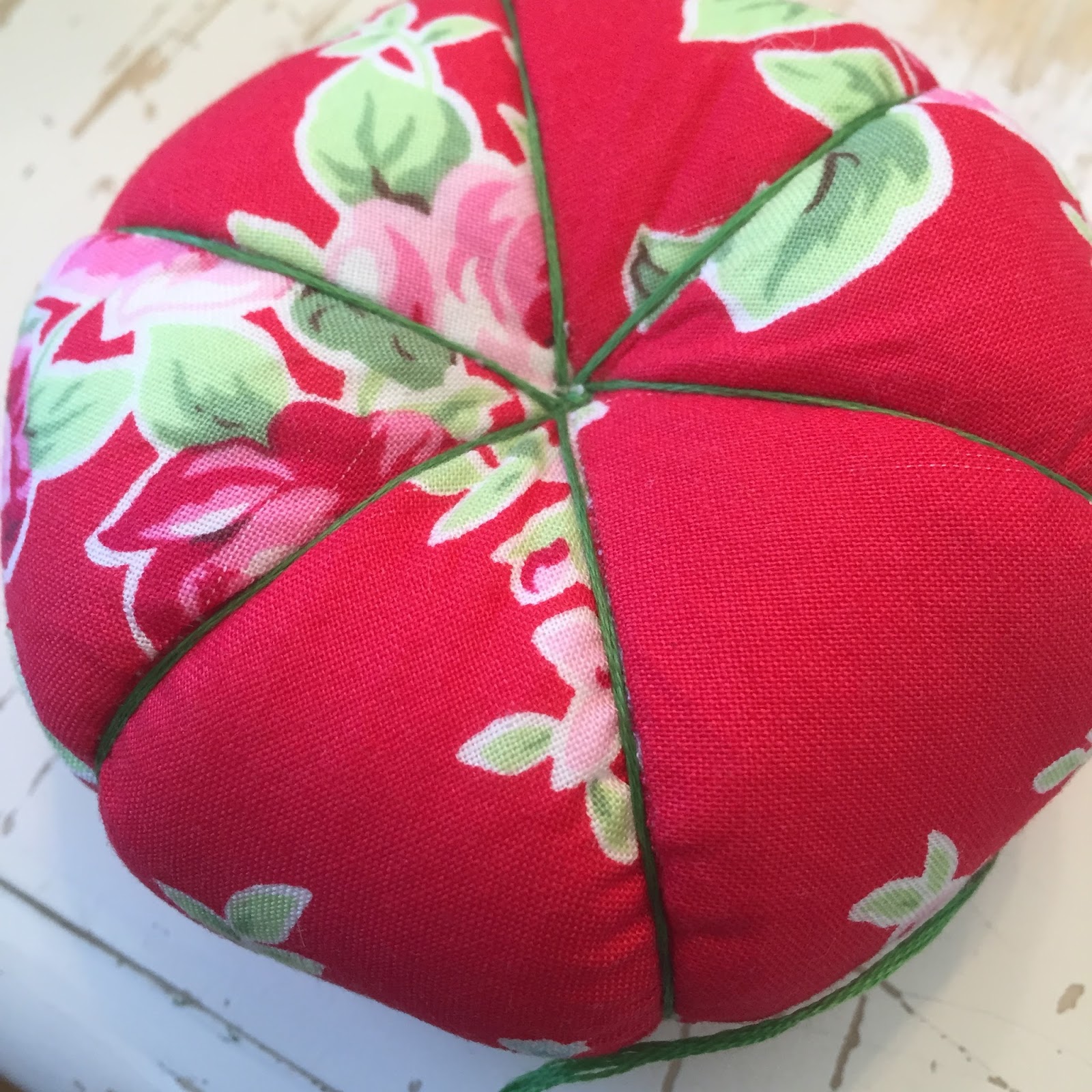 BumbleDo: Tomato Pin Cushion Pattern and Free Printable