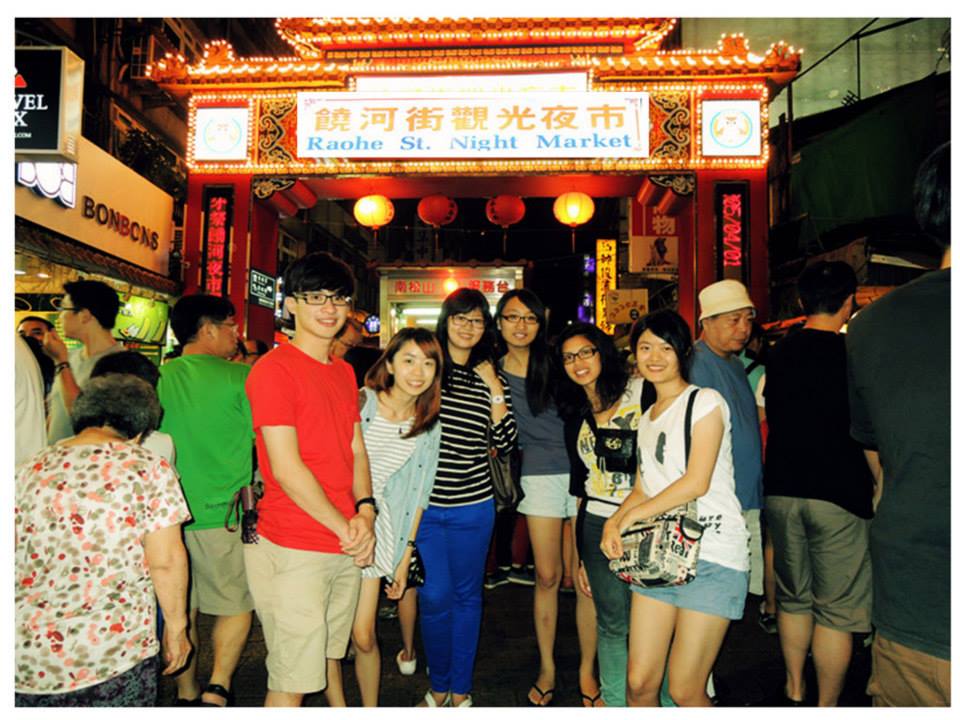 seeing out of the box: Raohe Night Market and Rainbow Bridge