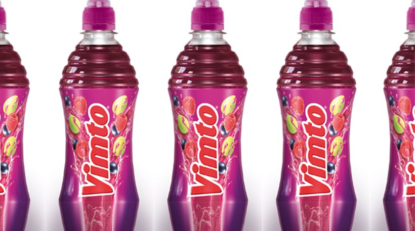 VIMTO: ΠΟΙΟ ΕΙΝΑΙ ΤΟ ΑΓΝΩΣΤΟ ΒΡΕΤΑΝΙΚΟ ΠΟΤΟ ΠΟΥ ΠΟΥΛΑΕΙ ΣΑΝ ΤΡΕΛΟ ΣΤΗΝ ...