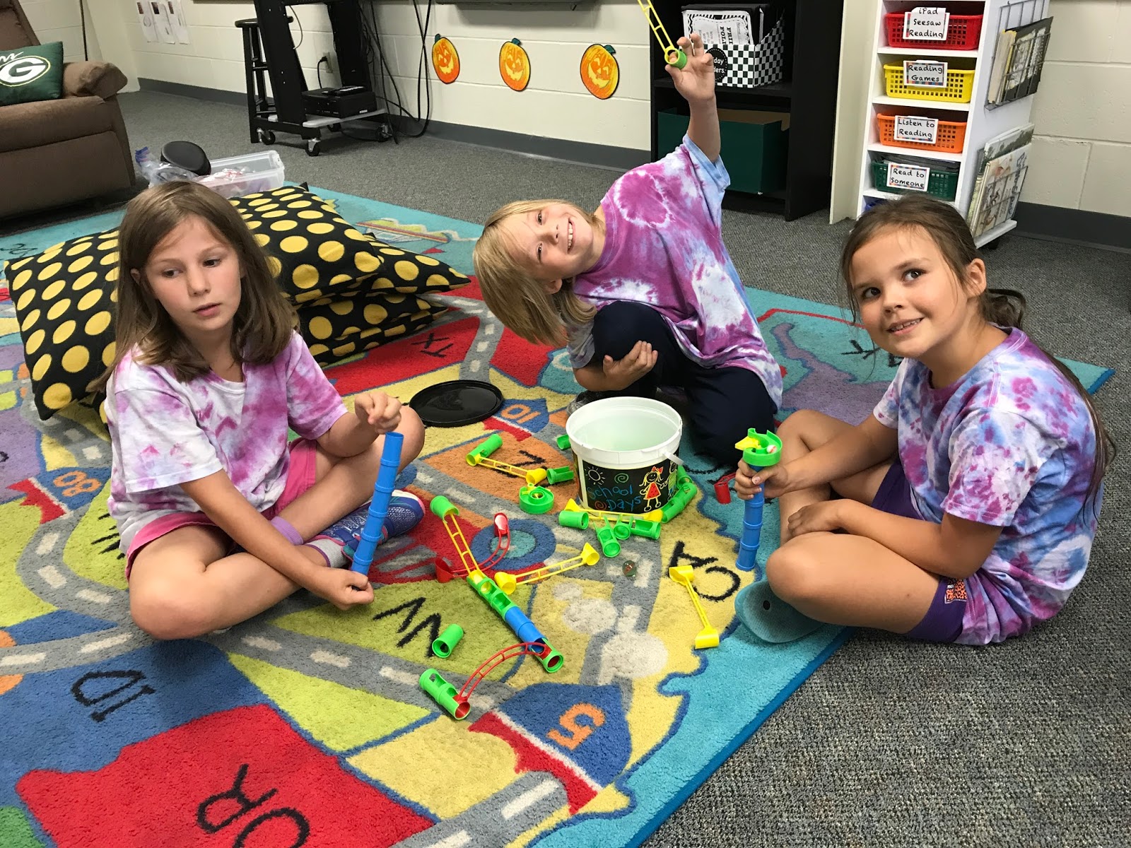 Mrs. Bell's 2nd Grade Blog: Rain = Inside Recess Fun...