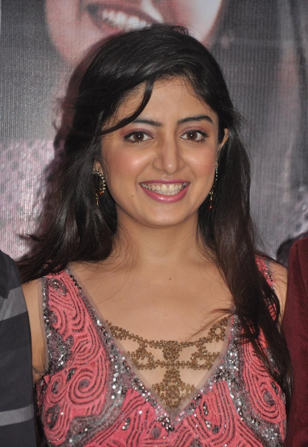 South Actress Poonam Kaur Profile and Poonam Kaur Latest Stills Images ...
