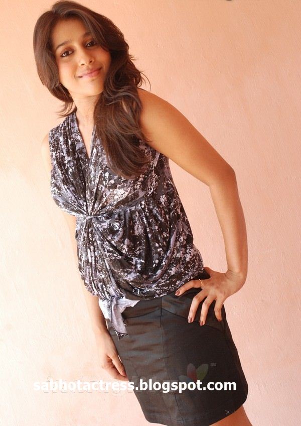 Bhavana Actress Hot: Rashmi Gautam Hot Navel And Armpit Show in Saree ...