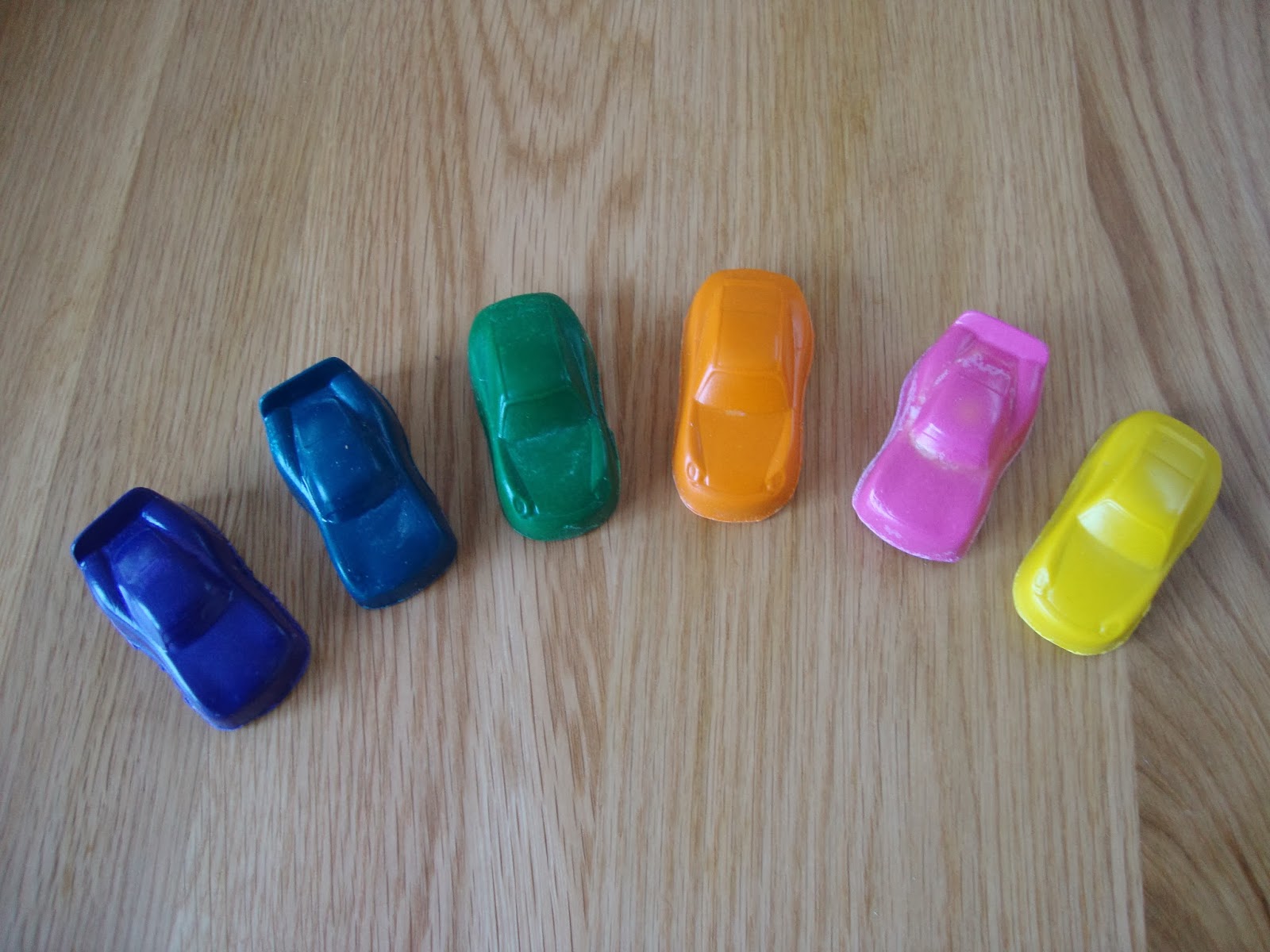 STRAWBERRY BOX: Car crayons!