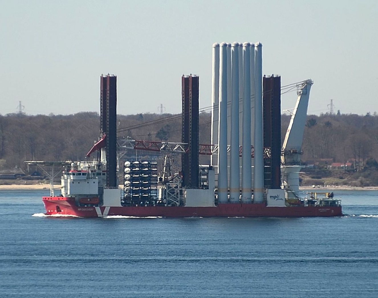 The Things I Enjoy: Offshore construction jack up MPI Discovery in Øresund