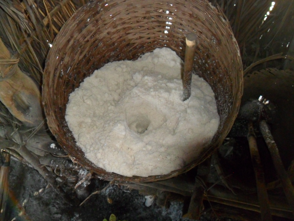 Discover the world with Kanuto: Salt Production of Pasuquin (Iodized Salt)