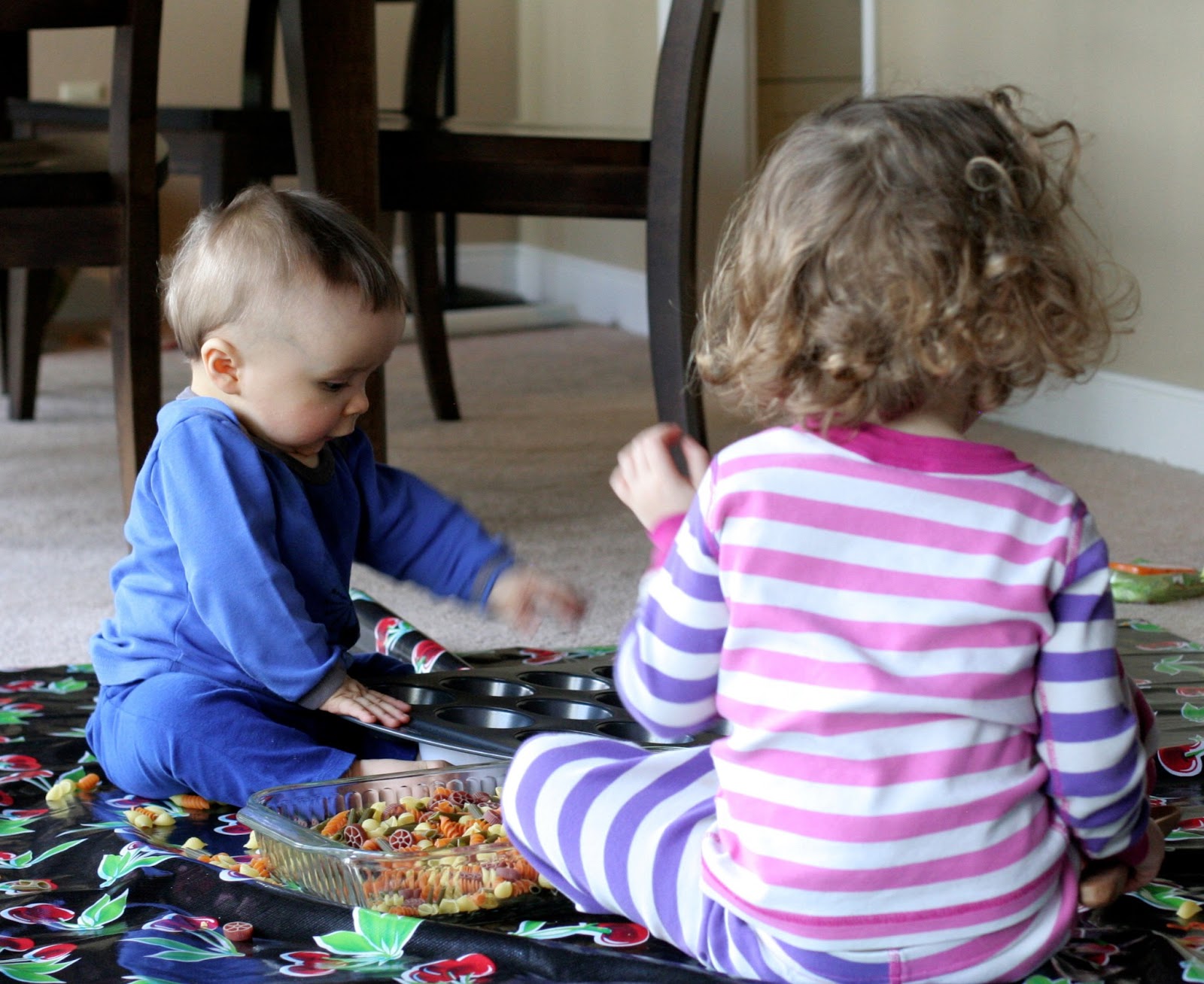Super Easy Sensory Play: Dried Pasta