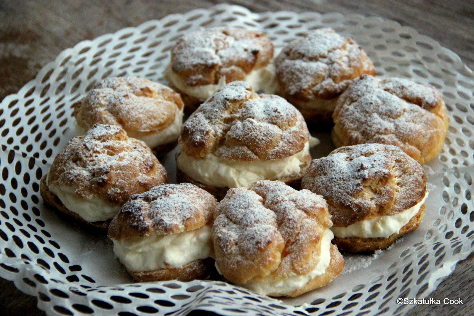 Chcesz ptysia? … czyli… ptysie z bitą śmietaną i galaretką cytrynową.