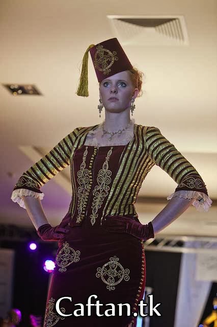 Jabador rouge avec chechia marocaine