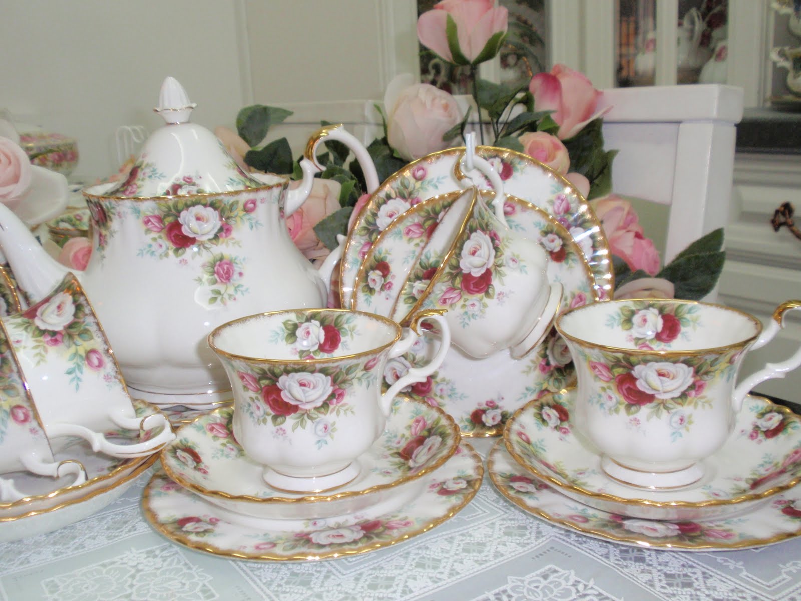 Lovely Treasures from English Garden: Royal Albert Celebration