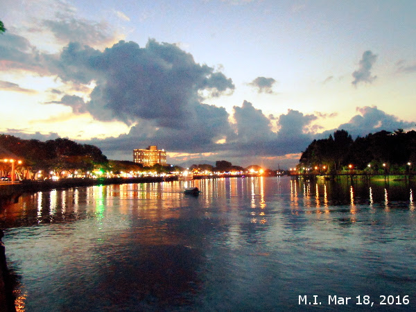 Malaysia Images: Sungai Sarawak Night View at Kuching Waterfront Jalan ...