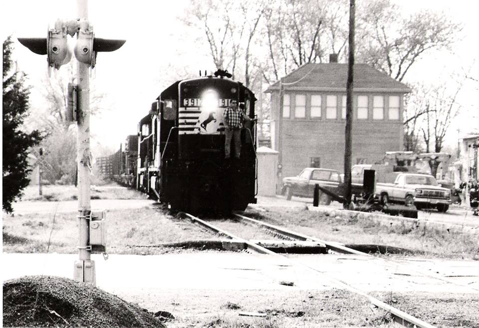 Towns and Nature: Ramsey, IL: Junction Tower: NKP (Clover Leaf) and ...