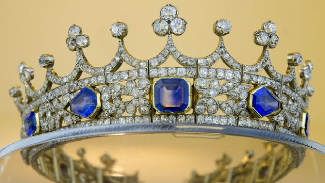 Queens of England: Queen Victoria's coronet in the balance