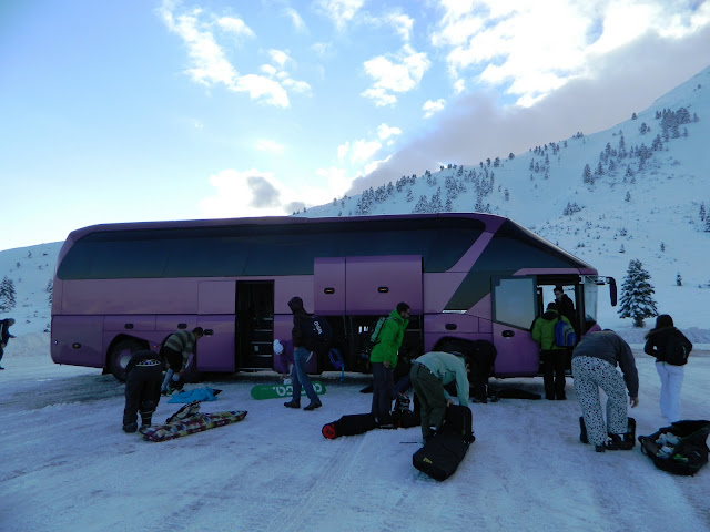Εξαιρετικές οι πρώτες εντυπώσεις από τα νέα SNOW BUS Καλάβρυτα ...