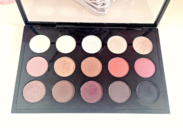 A Day in Beauty: My MAC Eye Shadow Palette & Swatches