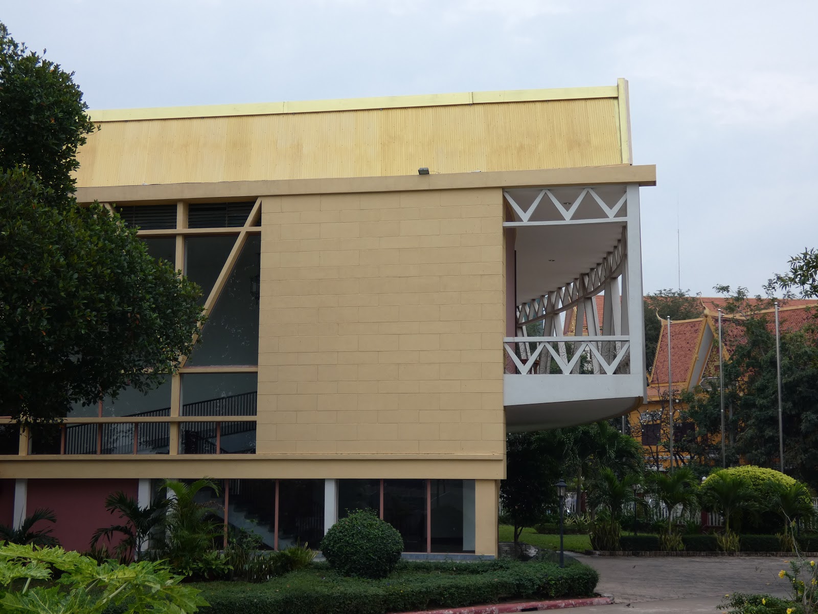 It is not a Cambodian Architecture Lab.: Chaktomuk Conference Hall