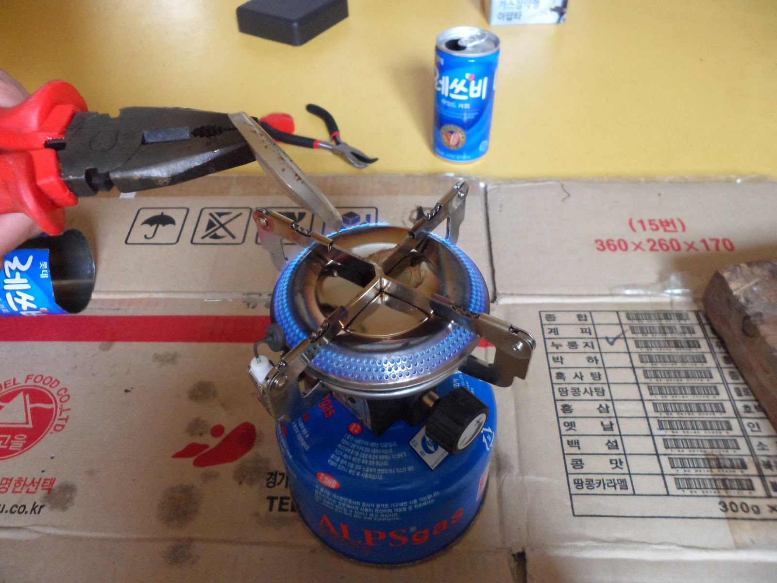 How to make the 'pop pop' boats' steam engine with an iron can ...