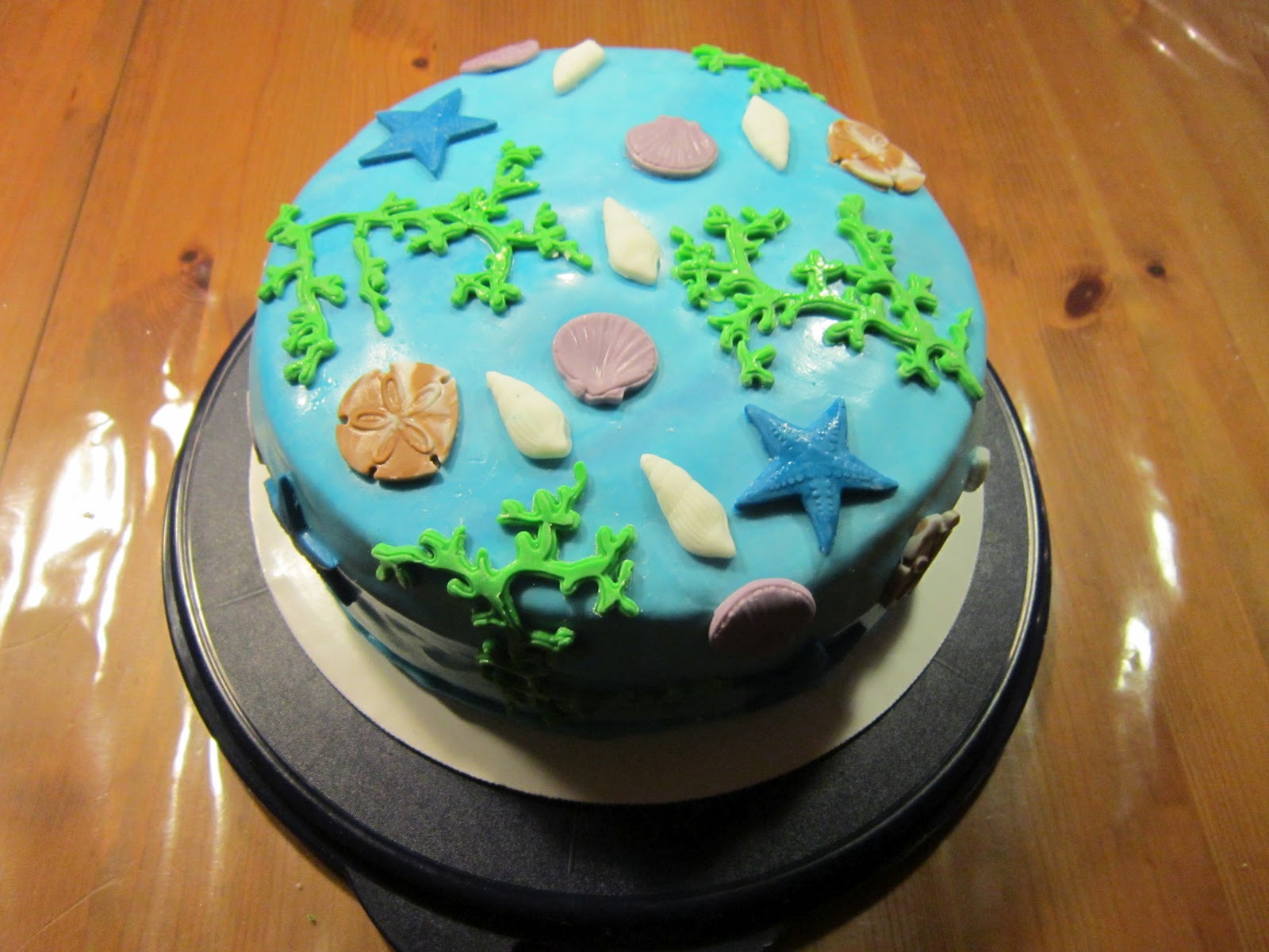 Sjov og ballade med kager: Fondant Lagkage med havbunds tema