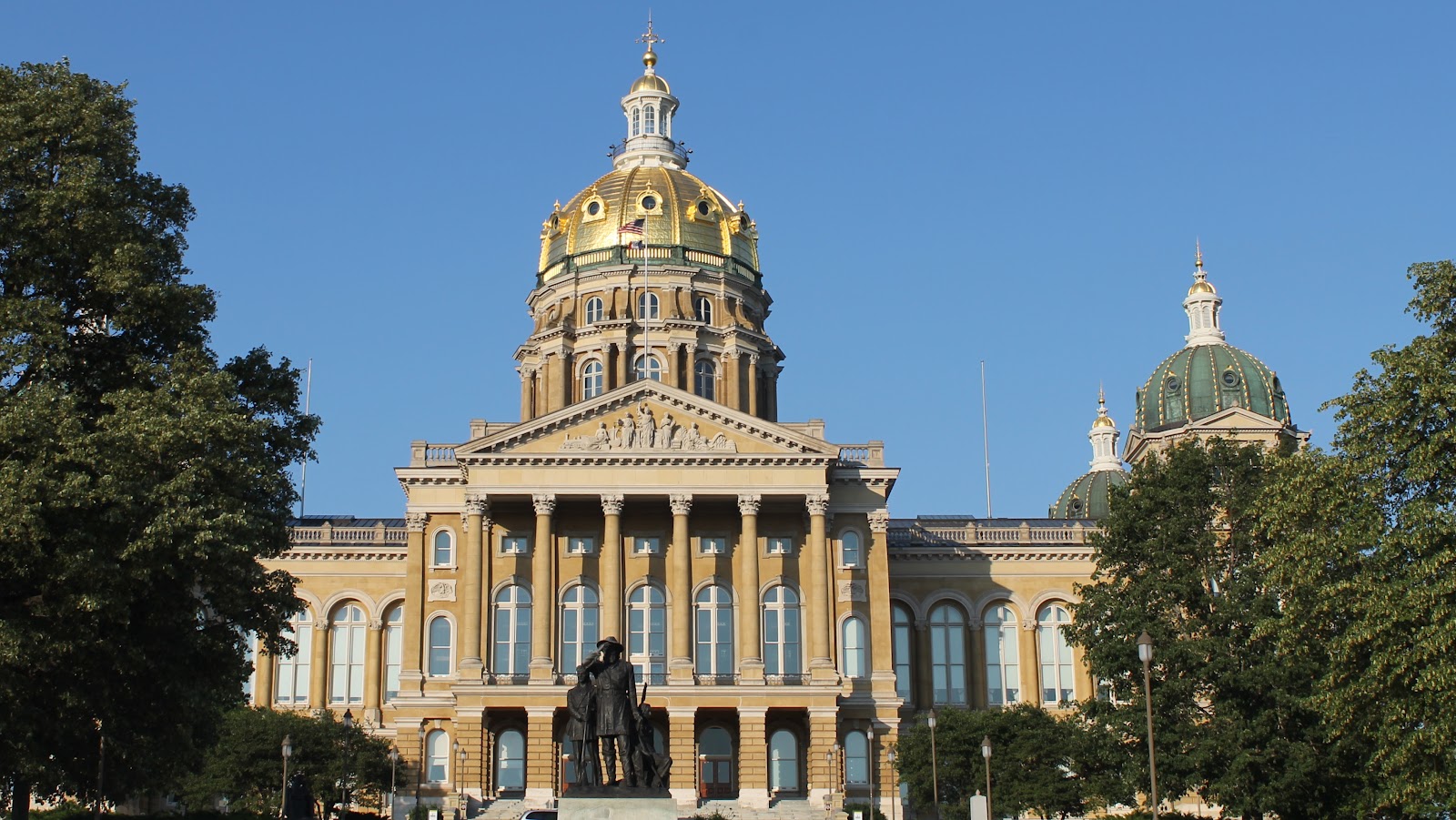 Hoorahoopti Away: Iowa State Capitol-Des Moines, IA